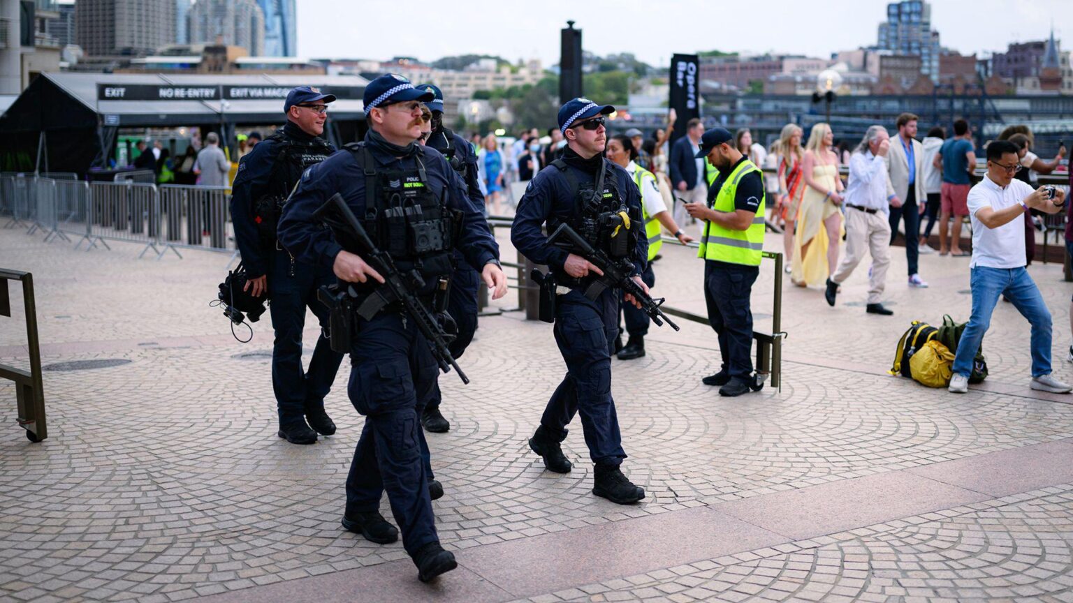 Heavy police presence in Sydney for New Year's celebrations after Bondi ...